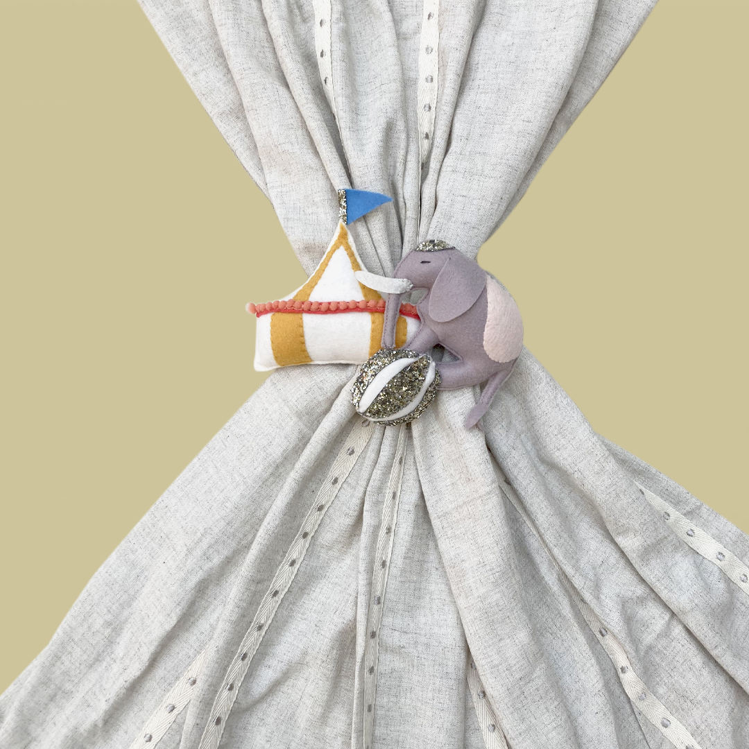 Tie Up - Pantomime Elly&Tent